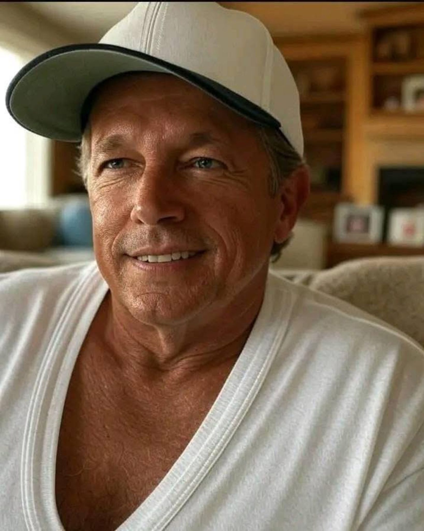 At 72, George Strait reflects quietly: “Maybe growing older just means ...